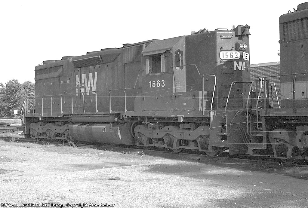 N&W SD35 1563